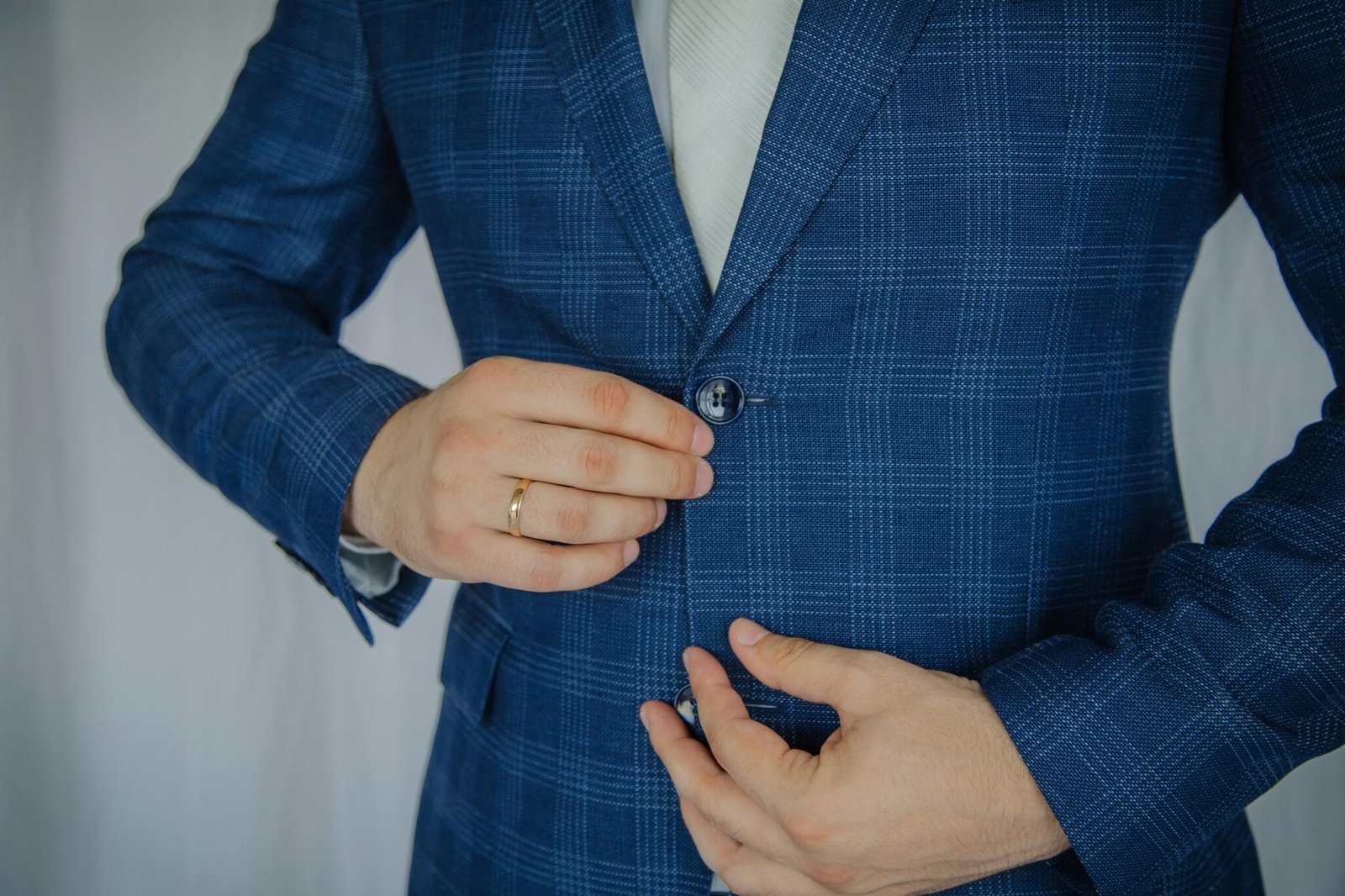 What Is The Proper Way To Button A Suit Jacket?